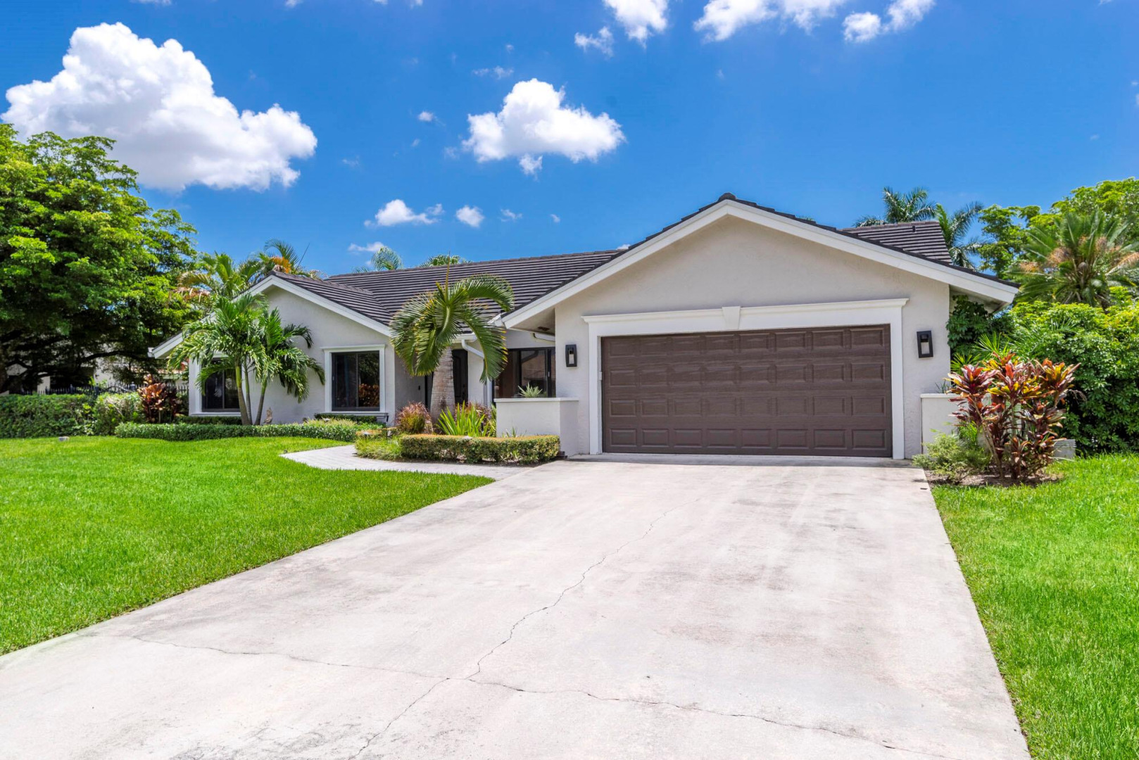 21370 Sweetwater Lane N, Boca Raton Boca Raton | Echo Fine Properties