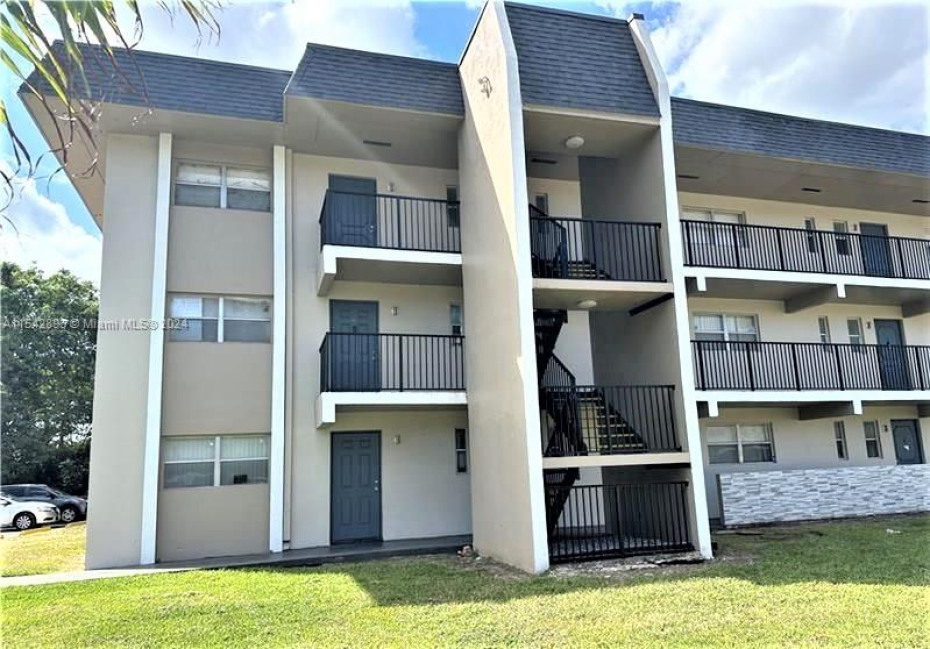 7820 S Colony Cir S, Tamarac Tamarac | Echo Fine Properties