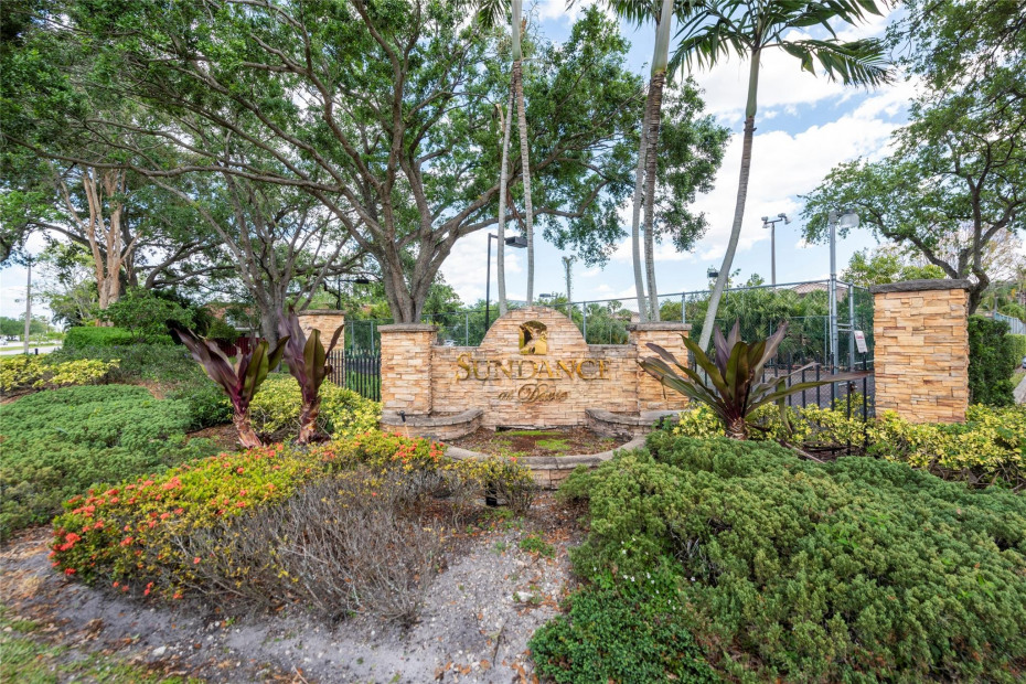 2866 S University Dr, Davie Davie | Echo Fine Properties
